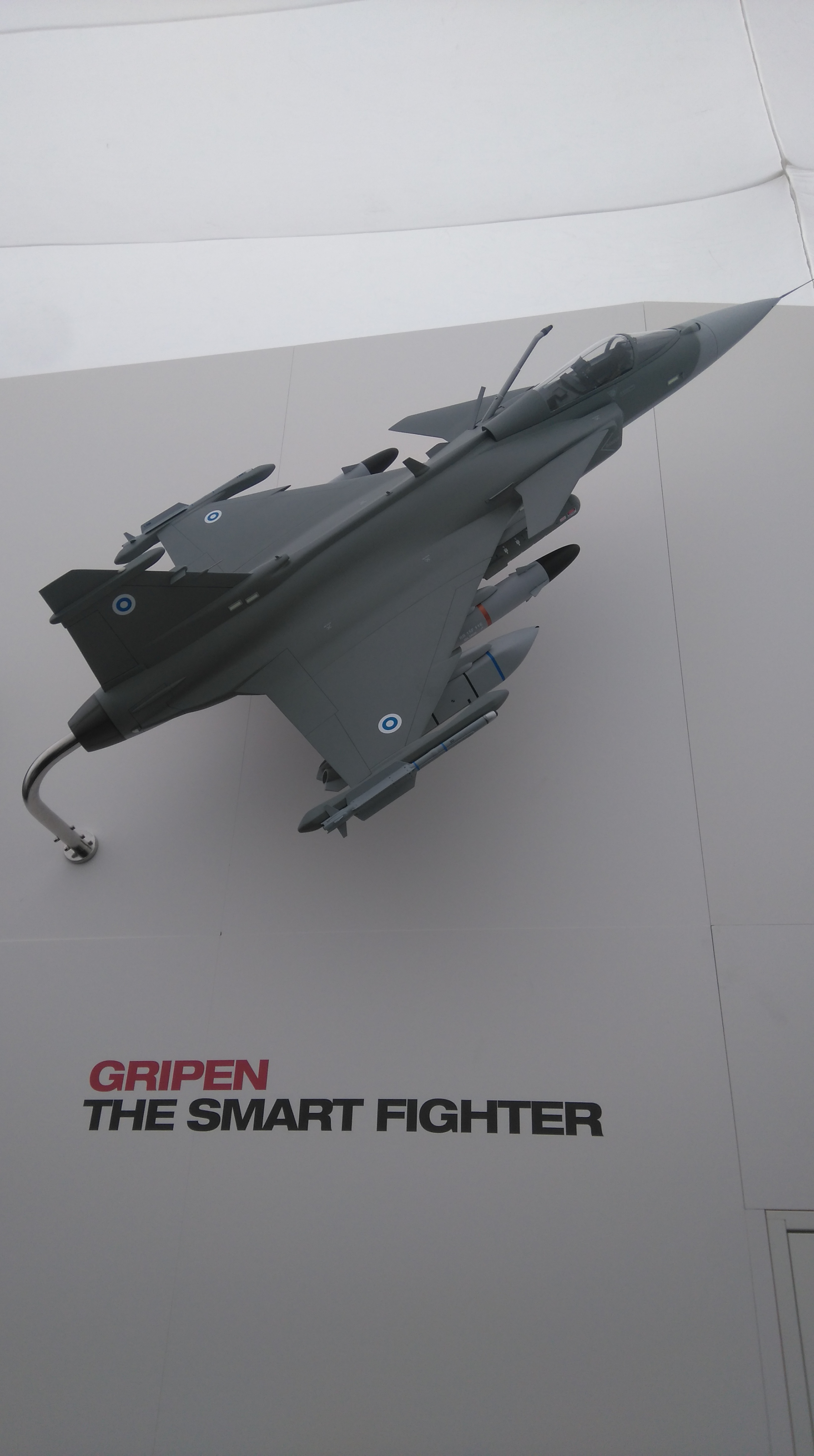 Light fighter answer: The Gripens swoop in. | Epämuodikkaita ajatuksia